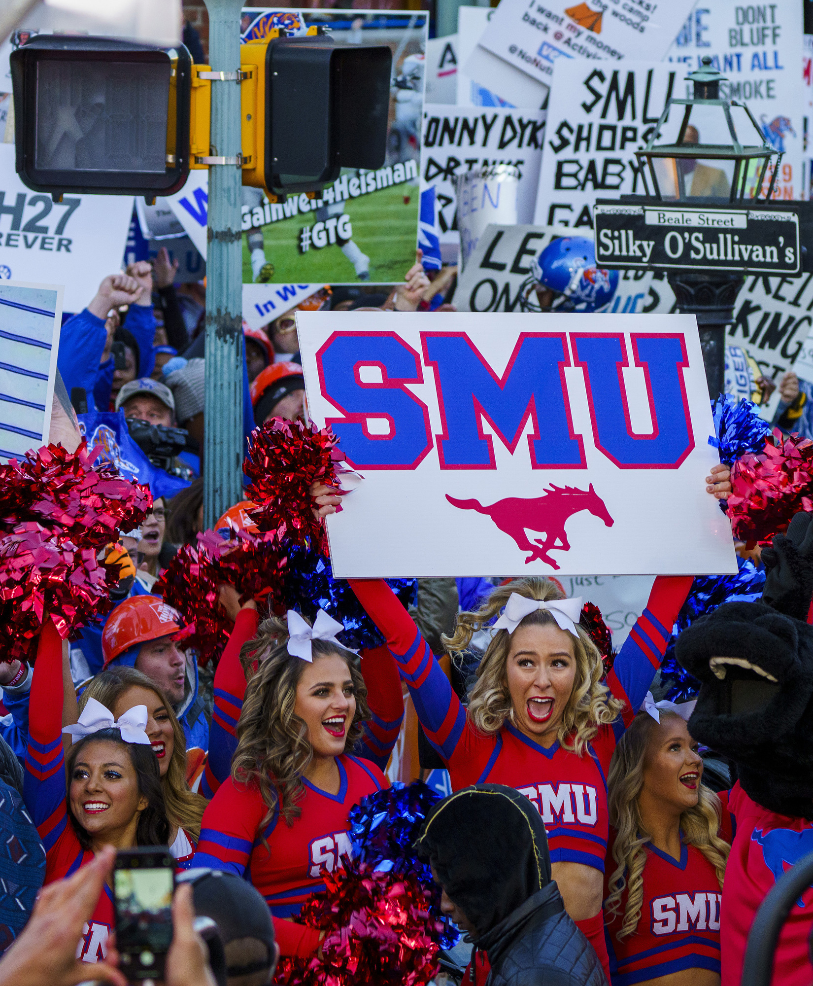 'We paid players before it was cool': See the best photos, and signs ...