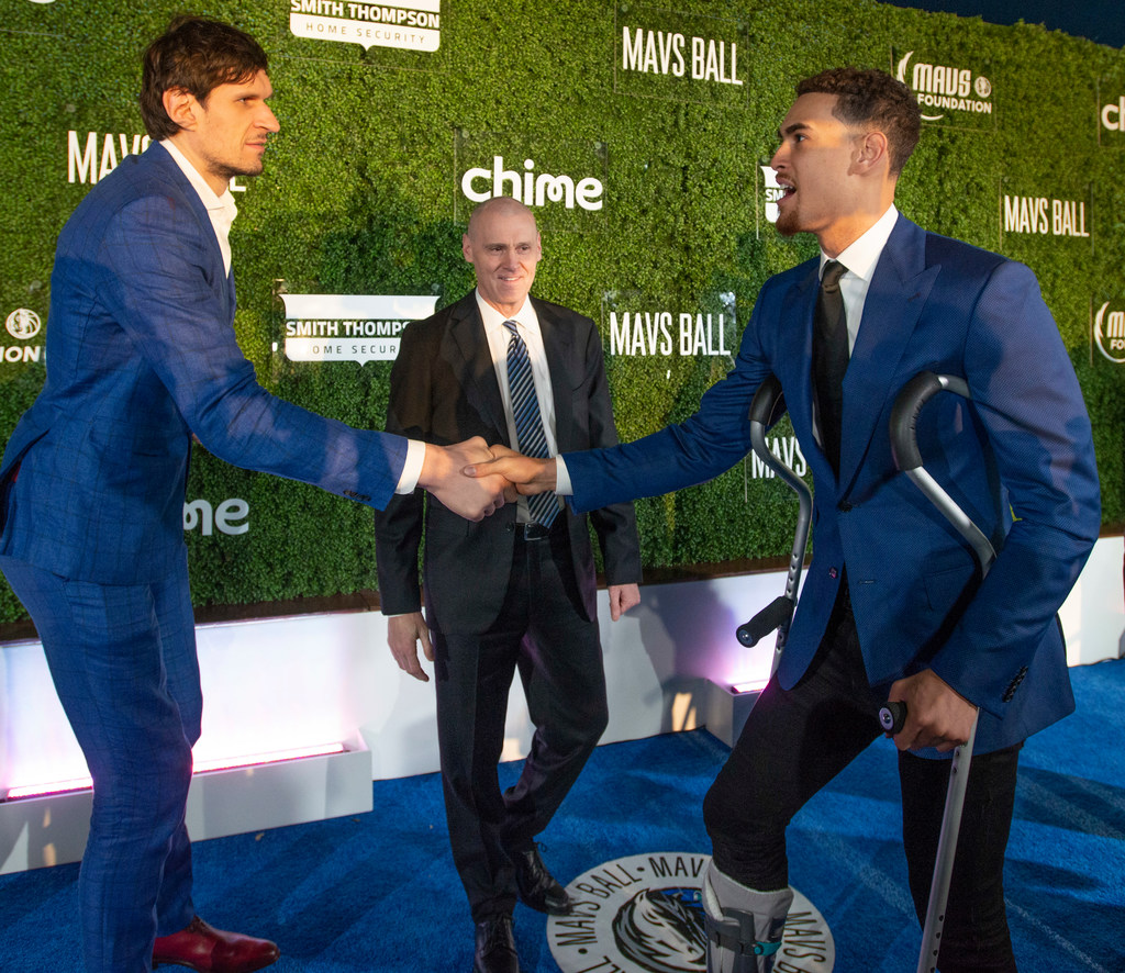 Photos: Mavericks roster rocks the blue carpet prior to Mavs Ball in ...